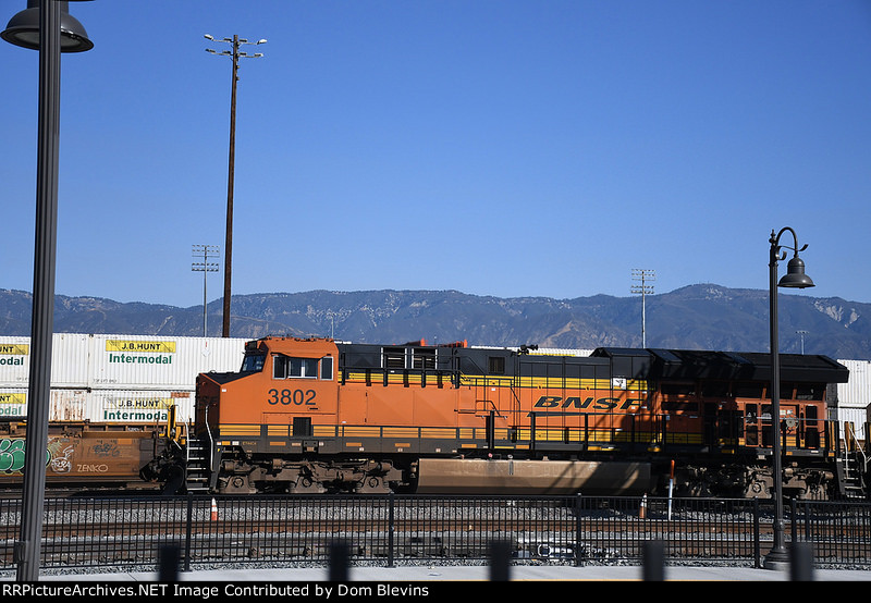 BNSF 3802